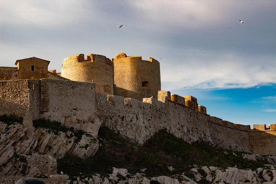 「Forteca」の画像 - 6,831 件の Stock 写真、ベクターおよびビデオ | Adobe Stock