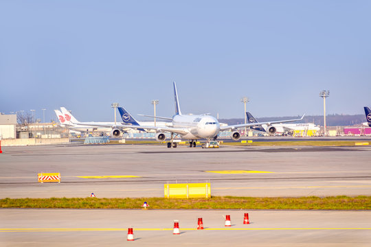 Fraport Bilder – Durchsuchen 510 Archivfotos, Vektorgrafiken und Videos ...