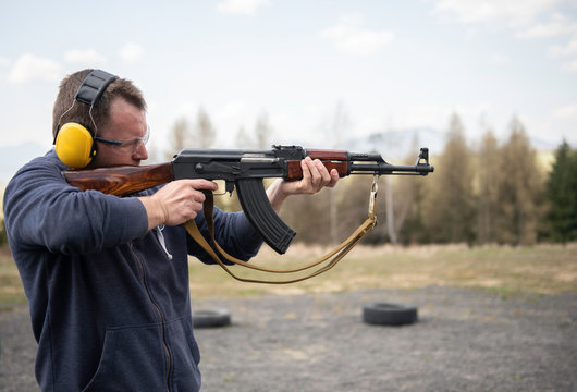 "Ak 47" Bilder – Durchsuchen 1,319 Archivfotos, Vektorgrafiken und ...