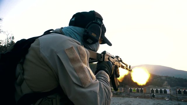 Imagens de Ak-47 – Explore Fotografias do Stock, Vetores e Vídeos de ...