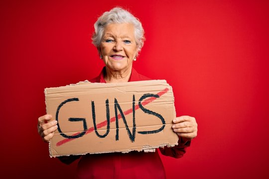 Granny Gun Bilder – Durchsuchen 612 Archivfotos, Vektorgrafiken und ...