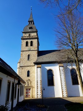 Borchen Bilder – Durchsuchen 45 Archivfotos, Vektorgrafiken und Videos ...