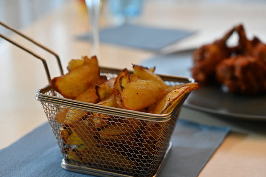 Frittes bilder – Bläddra bland 641 stockfoton, vektorer och videor ...