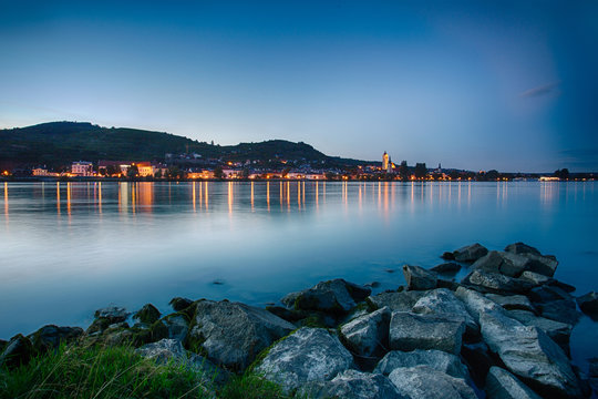 รูปภาพ"Donau – เลือกดูภาพถ่ายสต็อก เวกเตอร์ และวิดีโอ42,287 | Adobe Stock