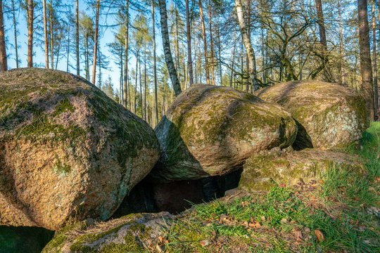 Megalith bilder – Bläddra bland 28,424 stockfoton, vektorer och videor ...