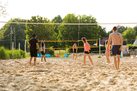 Volleyballfeld bilder – Bläddra bland 192 stockfoton, vektorer och ...