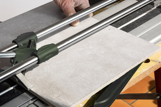 Tile-Cutter Bilder – Durchsuchen 212 Archivfotos, Vektorgrafiken und ...