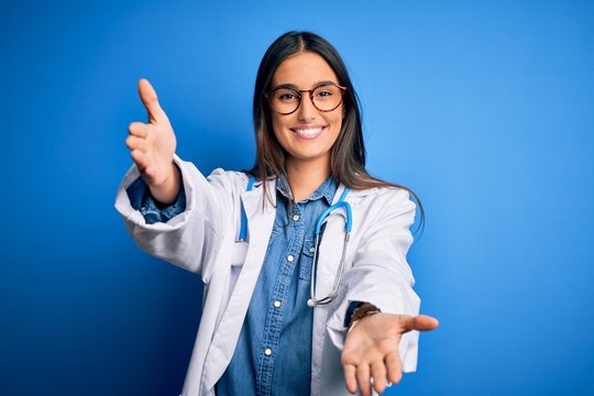 Blue Background Doctor Images – Browse 540,647 Stock Photos, Vectors ...