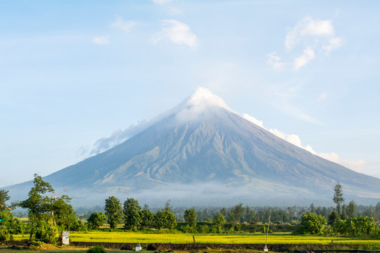 Volcanoes Bilder – Durchsuchen 838,228 Archivfotos, Vektorgrafiken und ...