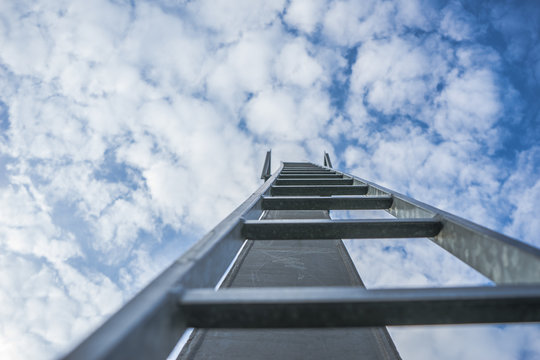 Metallleiter Bilder – Durchsuchen 67,083 Archivfotos, Vektorgrafiken ...