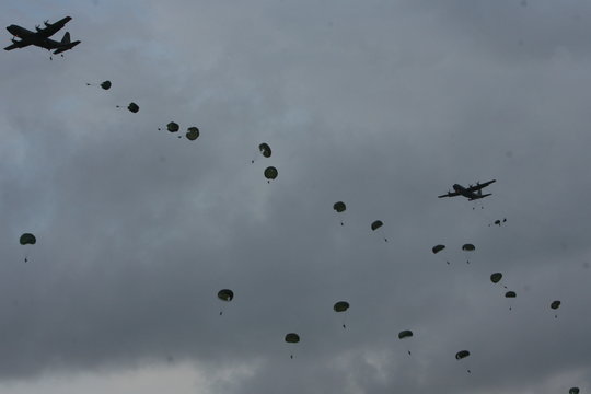 Paratrooper Images – Parcourir 16,304 le catalogue de photos, vecteurs ...