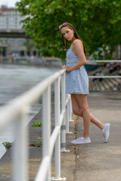 Dekoltee Bilder – Durchsuchen 1,419 Archivfotos, Vektorgrafiken und ...