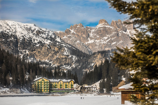 Imágenes de Nevoso: descubre bancos de fotos, ilustraciones, vectores y ...