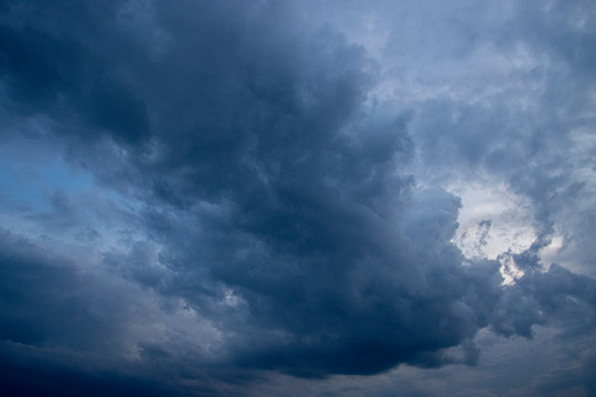 Regenwolken Imagens – Procure 6,680 fotos, vetores e vídeos | Adobe Stock