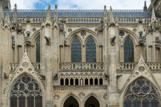 「Spitzbogen」の画像 - 998 件の Stock 写真、ベクターおよびビデオ | Adobe Stock