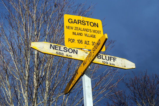 Sign Road"」の写真素材 | 320件の無料イラスト画像 | Adobe Stock