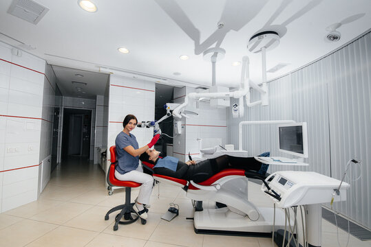 Dentis Bilder – Durchsuchen 450 Archivfotos, Vektorgrafiken und Videos | Adobe Stock