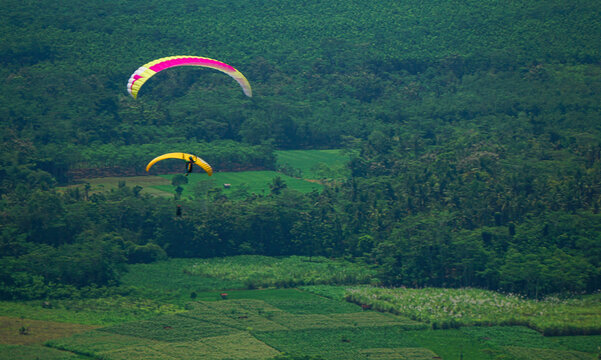 Paralayang Images – Browse 158 Stock Photos, Vectors, and Video | Adobe ...