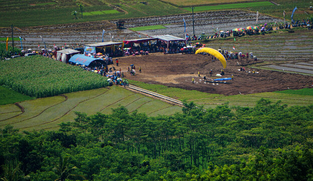 Paralayang Images – Browse 158 Stock Photos, Vectors, and Video | Adobe ...