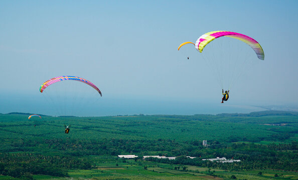 Paralayang Images – Browse 158 Stock Photos, Vectors, and Video | Adobe ...