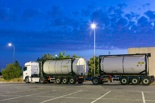 Tanktainer Bilder – Durchsuchen 545 Archivfotos, Vektorgrafiken und ...