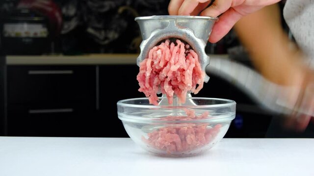 Mincing-Machine - Images et vidéos libres de droits | Adobe Stock