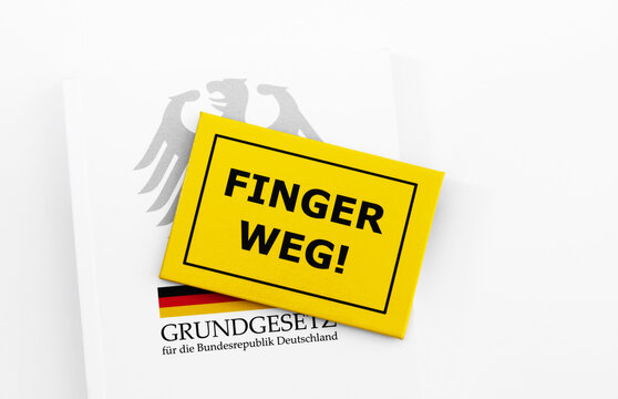 Imágenes de "Finger Weg": descubre bancos de fotos, ilustraciones ...