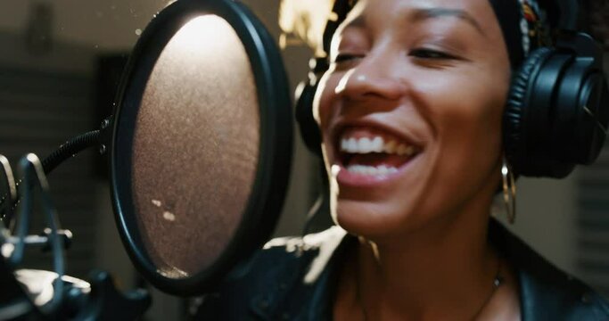 Female Musician Images – Browse 150,363 Stock Photos, Vectors, and ...