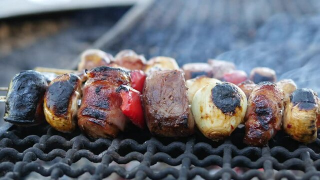 Grillning Bilder – Durchsuchen 30 Archivfotos, Vektorgrafiken und ...