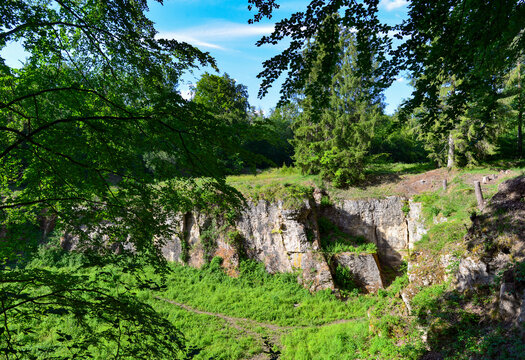 รูปภาพKalksteinbruch – เลือกดูภาพถ่ายสต็อก เวกเตอร์ และวิดีโอ296 ...