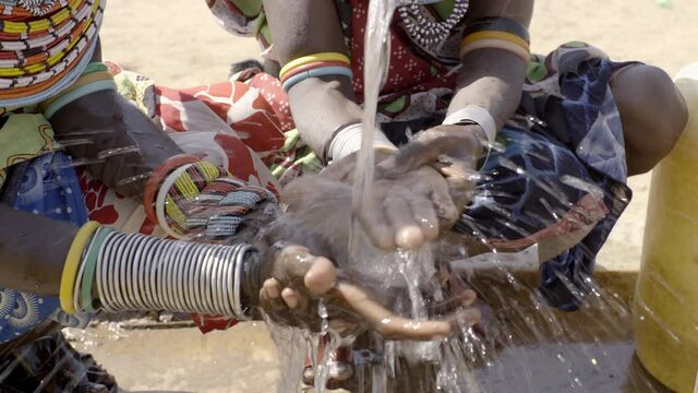 Africa Carrying Water Images – Browse 1,716 Stock Photos, Vectors, and ...