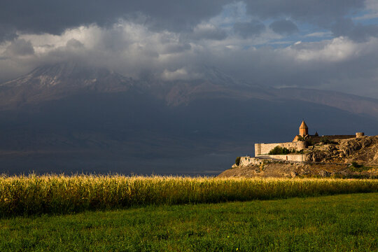 "Agri Dagi" Bilder – Durchsuchen 8,681 Archivfotos, Vektorgrafiken und ...