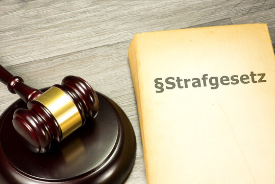 「Strafgesetz」の画像 - 444 件の Stock 写真、ベクターおよびビデオ | Adobe Stock