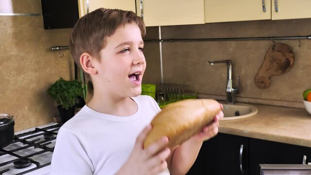 Person Sniffing Images – Browse 200 Stock Photos, Vectors, and Video ...