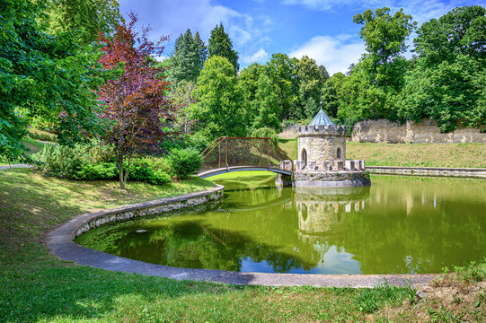 รูปภาพRoundhouse – เลือกดูภาพถ่ายสต็อก เวกเตอร์ และวิดีโอ4,297 | Adobe ...