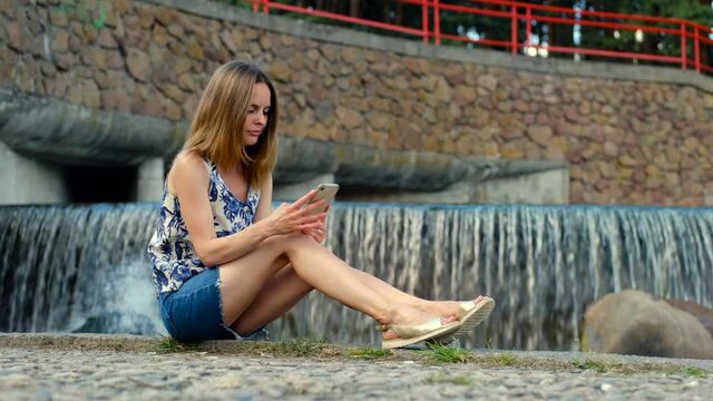 App 001 Stock Videos – 3 HD & 4K Footage Clips | Adobe Stock