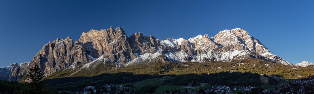 รูปภาพDolomitic – เลือกดูภาพถ่ายสต็อก เวกเตอร์ และวิดีโอ3,996 | Adobe Stock