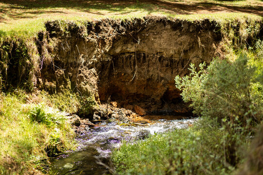 「Zanja」の画像 - 104 件の Stock 写真、ベクターおよびビデオ | Adobe Stock