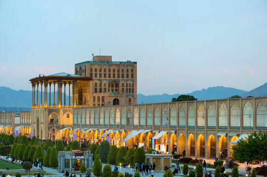 Qapu bilder – Bläddra bland 423 stockfoton, vektorer och videor | Adobe ...