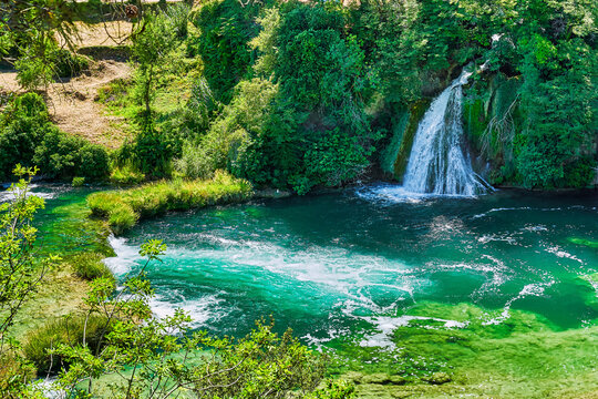 Pisino bilder – Bläddra bland 611 stockfoton, vektorer och videor ...