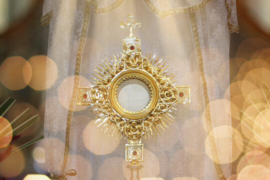 "Catholic Host"-Bilder: Stock-Fotos & -Videos. | Adobe Stock