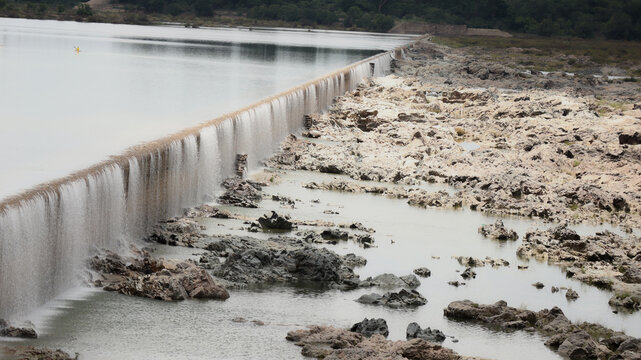 รูปภาพBarrage – เลือกดูภาพถ่ายสต็อก เวกเตอร์ และวิดีโอ57,260 | Adobe Stock