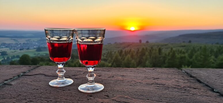 Rotwein bilder – Bläddra bland 23,288 stockfoton, vektorer och videor ...