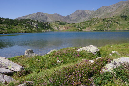Afbeeldingen over "Northern Catalonia" – Blader in stockfoto's ...