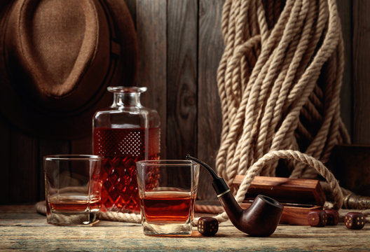 Whiskey Pipe Bilder – Durchsuchen 2,610 Archivfotos, Vektorgrafiken und ...