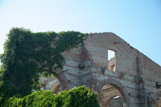 Rudere bilder – Bläddra bland 3,345 stockfoton, vektorer och videor ...