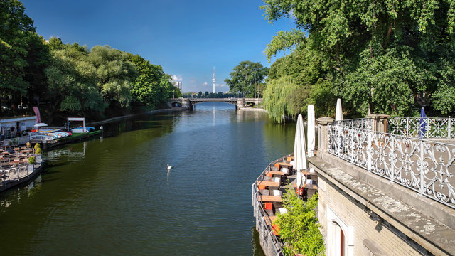 Alsterfleet Bilder – Durchsuchen 713 Archivfotos, Vektorgrafiken und ...