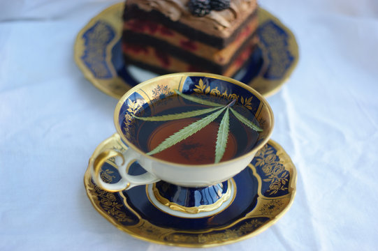Marijuana Tea"」の写真素材 | 1,092件の無料イラスト画像 | Adobe Stock