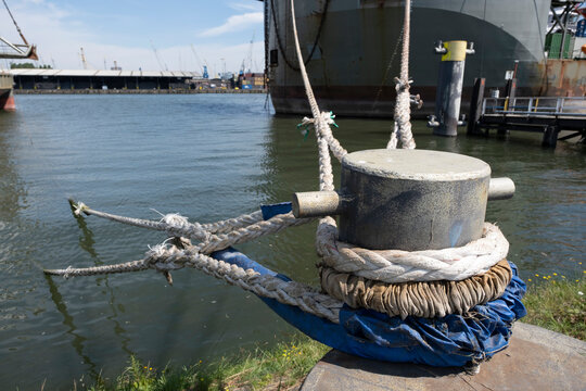 "Mooring Post" Images – Browse 803 Stock Photos, Vectors, and Video ...