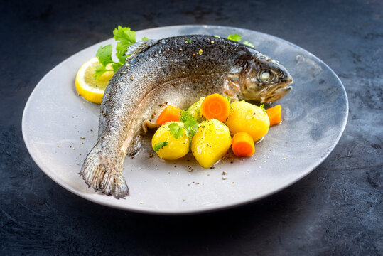 「Lachsfisch」の写真素材 | 143件の無料イラスト画像 | Adobe Stock